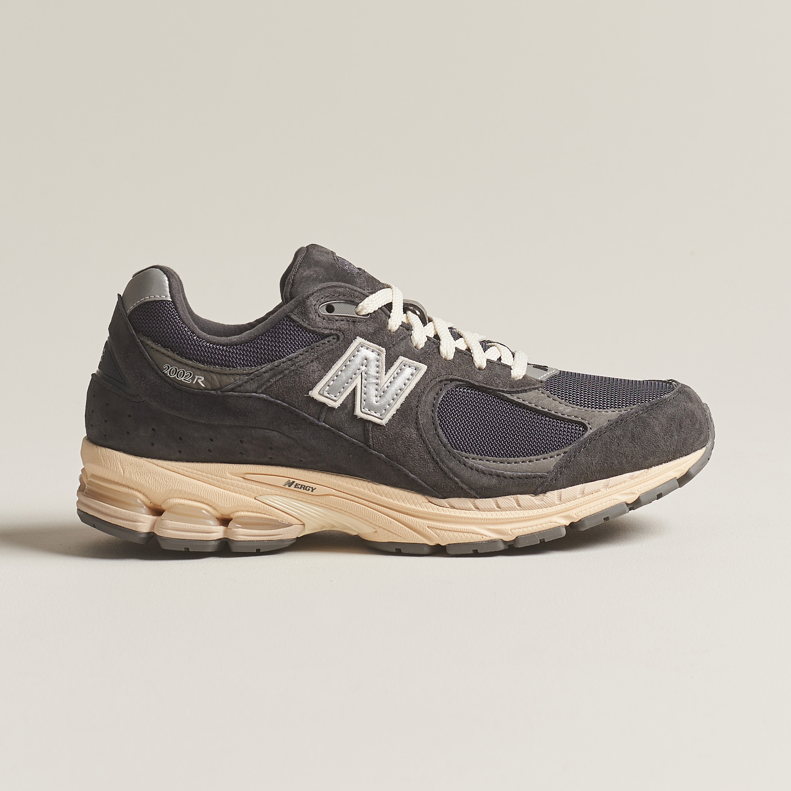 New Balance 2002R Sneakers Phantom | Herr - Care of Carl