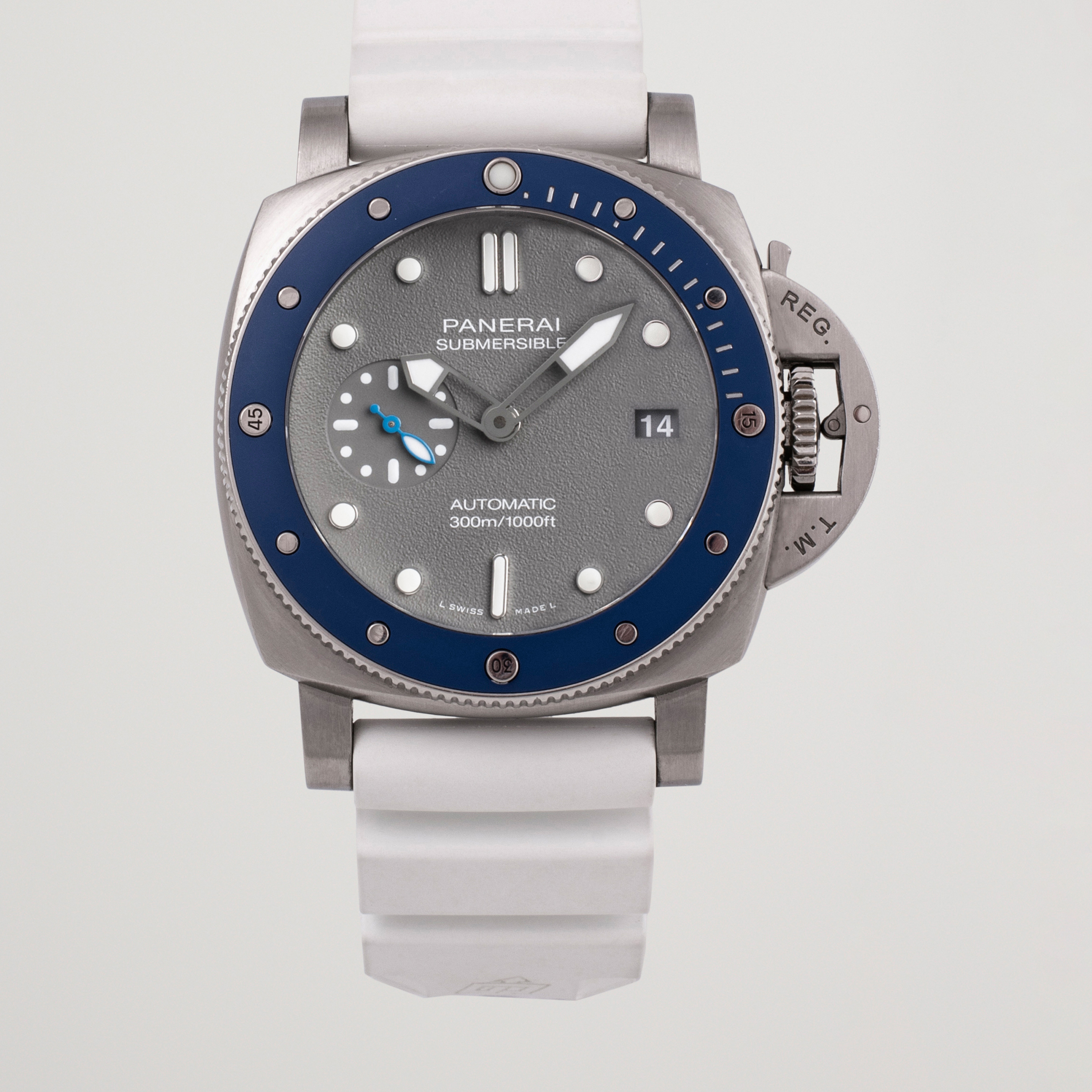 Panerai Pre-Owned Luminor Submersible PAM 00959 Silver | Herr - Care of Car