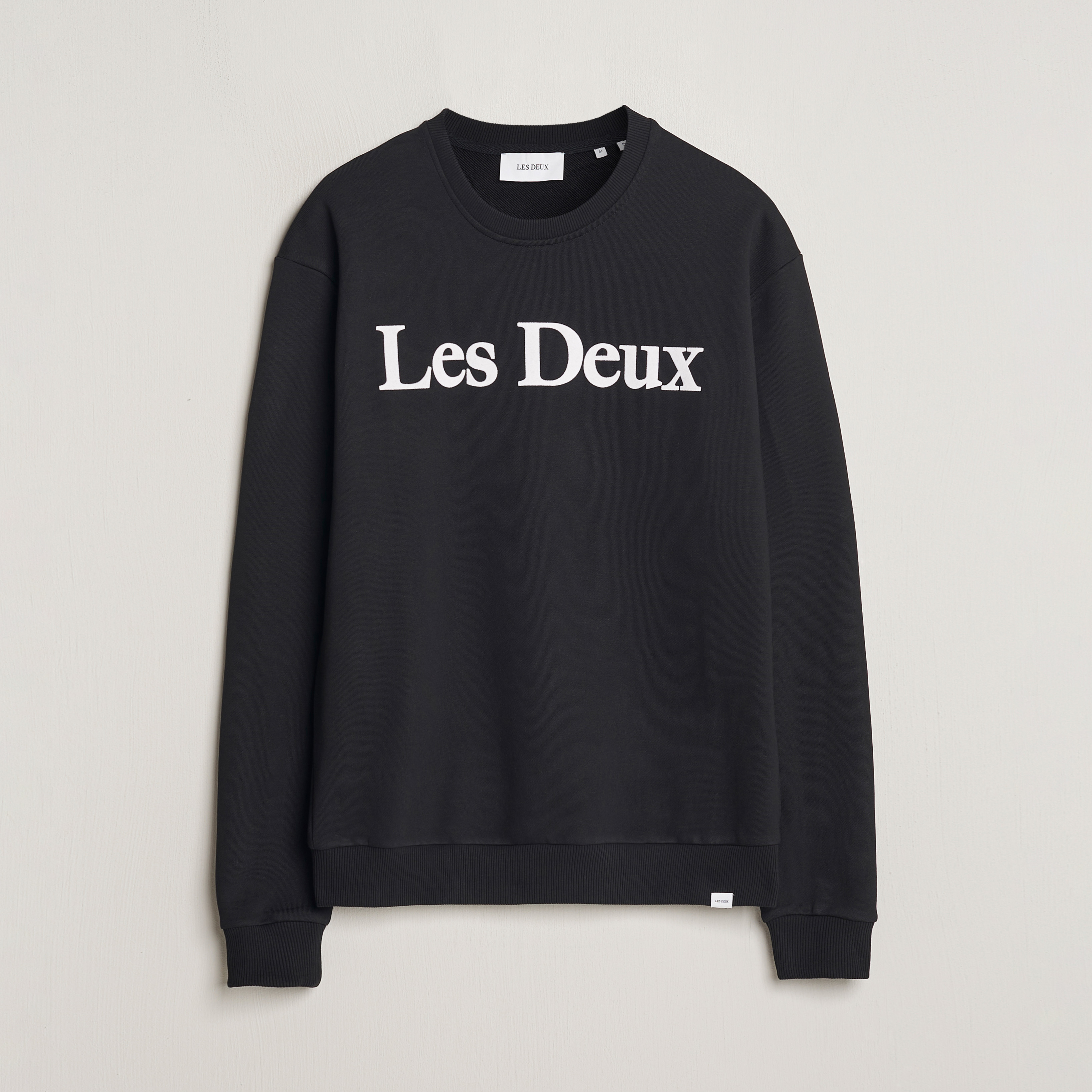 Les Deux Charles Logo Sweatshirt Black | Herr - Care of Carl