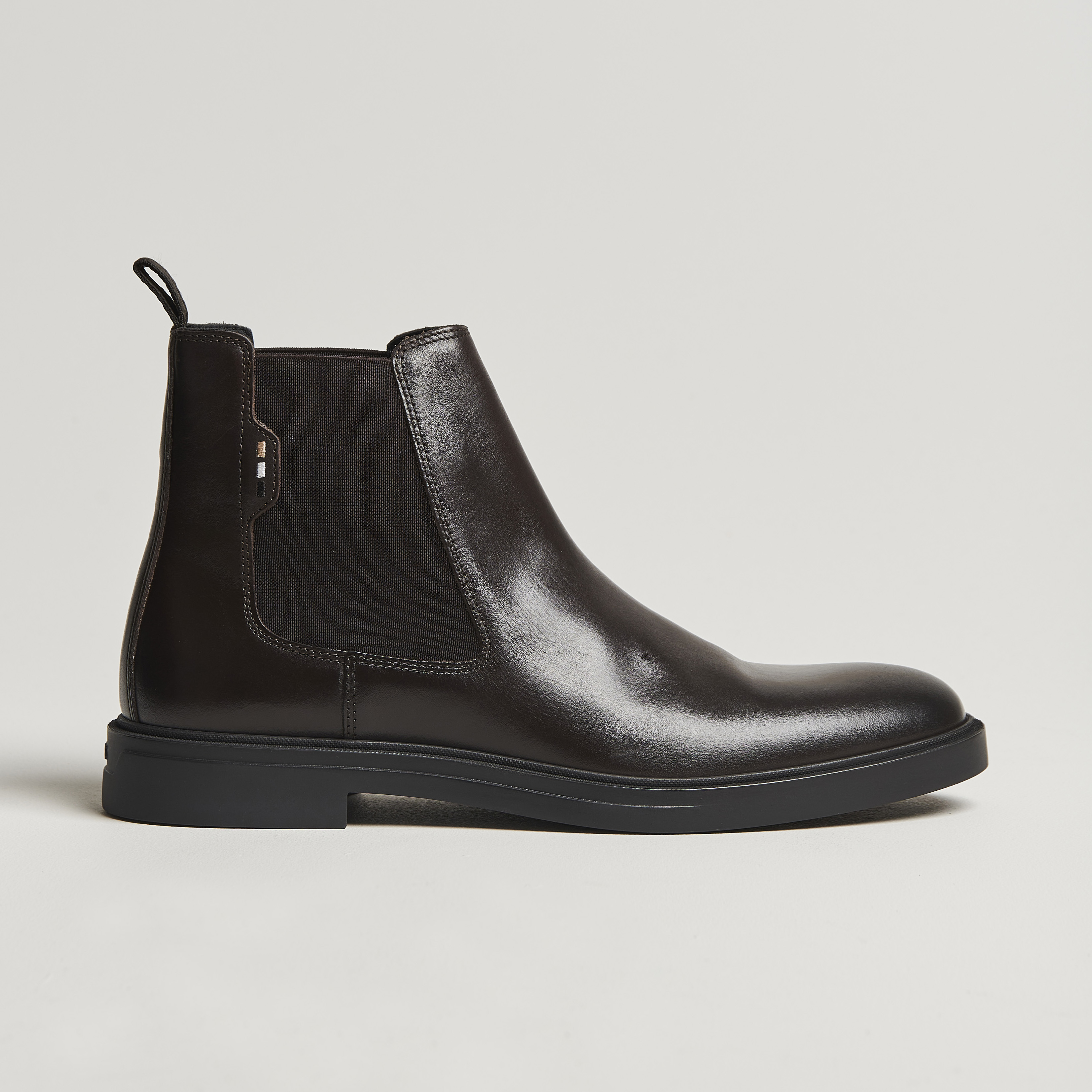 BOSS BLACK Calev Leather Chelsea Boot Dark Brown | Herr - Care of Carl