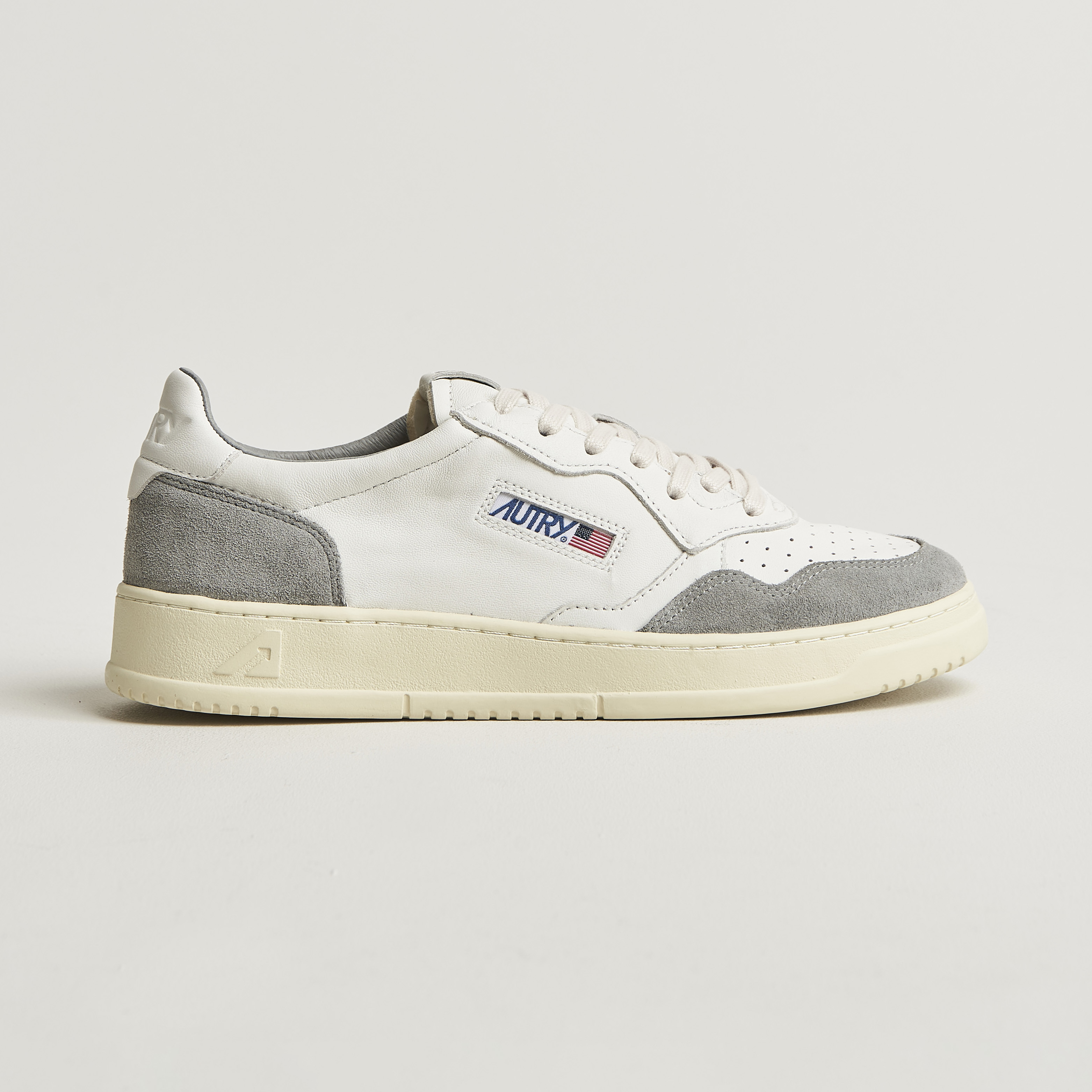 Autry Medalist Low Sneaker White/Grey | Herr - Care of Carl