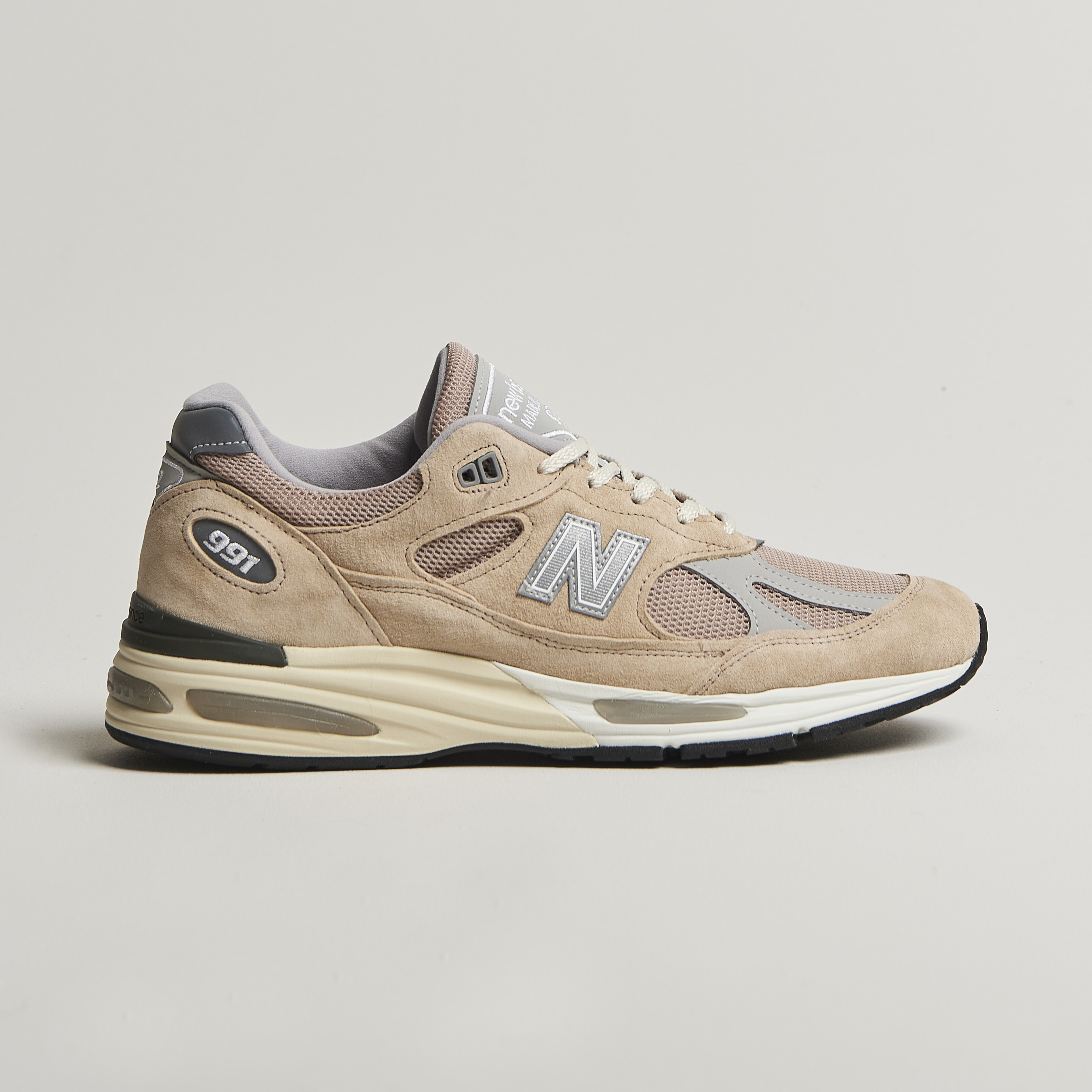 New Balance Made in UK 991v2 Sneakers Sand | Herr - Care of Carl