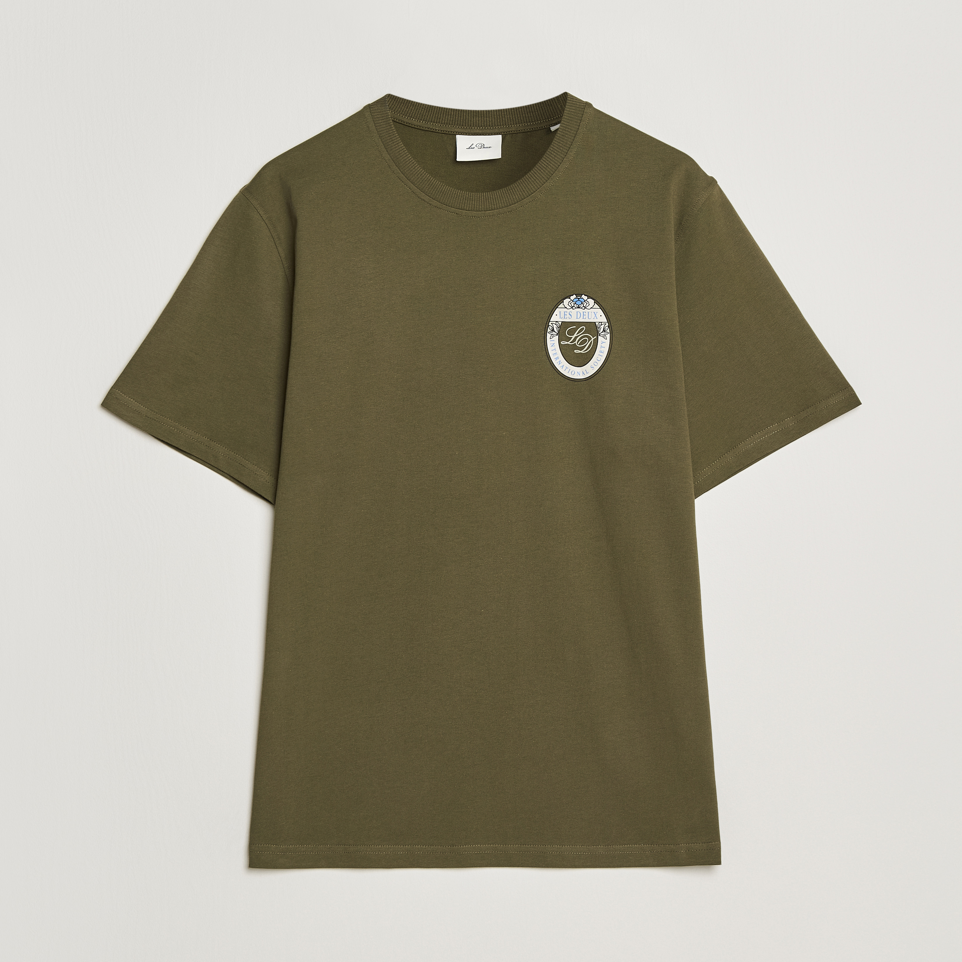 Les Deux Brday Emblem T-Shirt Olive Night Green | Herr - Care of Carl