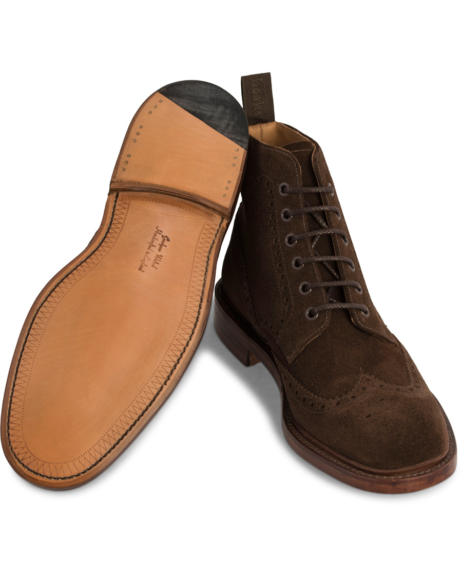 Loake 1880 Burford Brogue Boot Brown Suede hos CareOfCarl.se