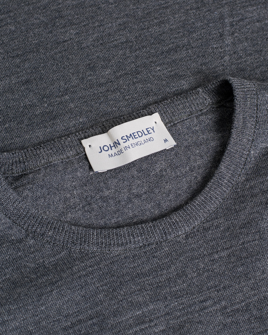 John Smedley Lundy Extra Fine Merino Crew Neck Charcoal | Herr - Care of Ca